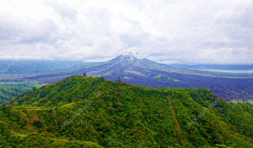 "Vista de un volcán extinto. México.." 2023