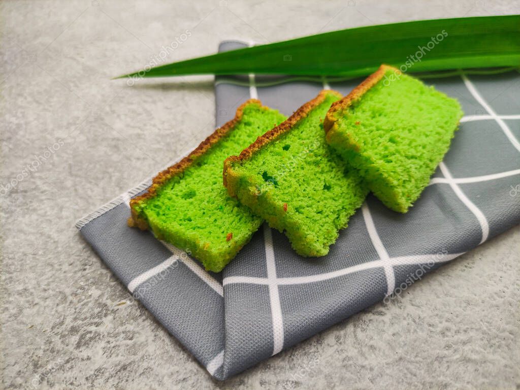 Bolu Pandan o Sponge Cake o Chiffon Cake es un dulce postre esponjoso o ...