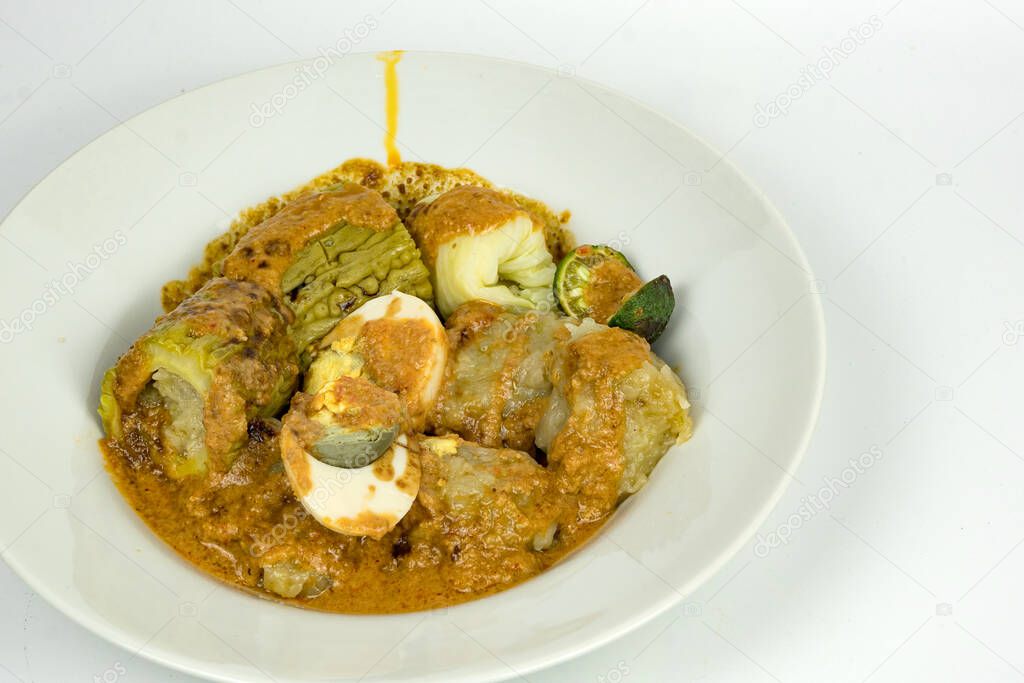 Siomay Bandung o albóndigas al vapor, comida callejera tradicional ...