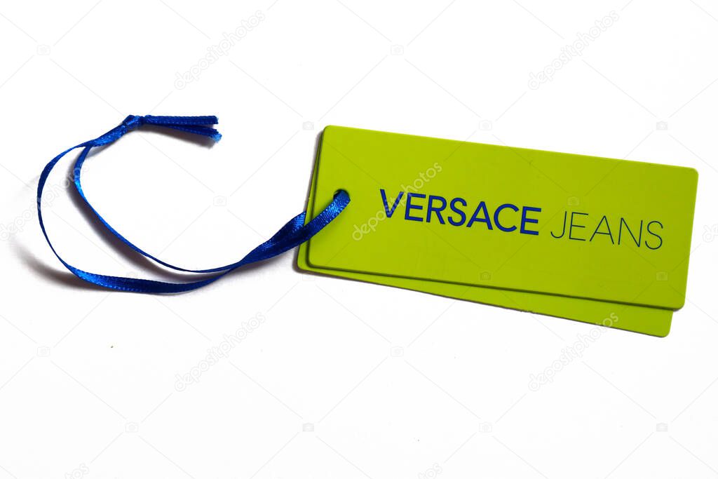 Roma, Italia - 1 de octubre de 2022: Tag of VERSACE JEANS clothing. VJ ...