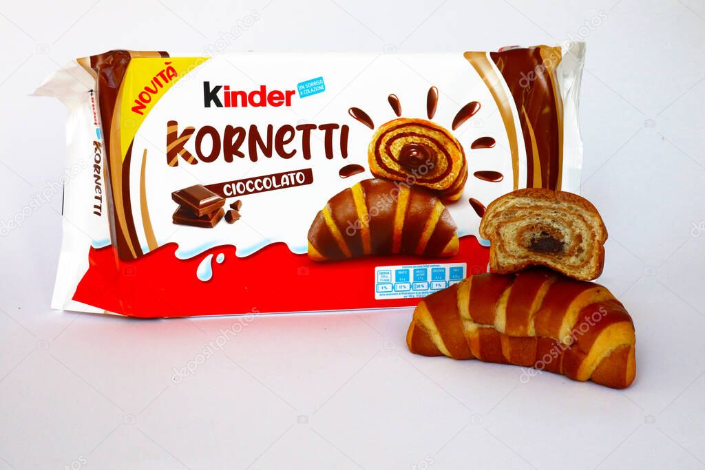 Roma, Italia 17 de octubre de 2022: Kinder KORNETTI Croissants with ...