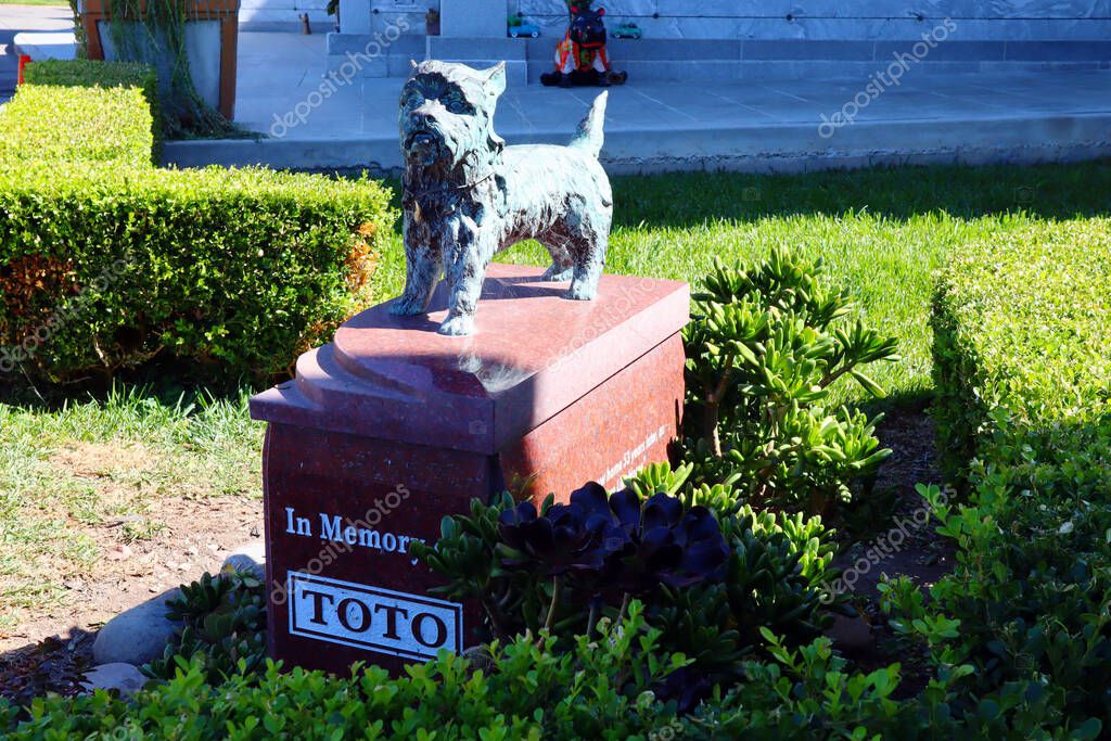 Los Angeles, California - 16 de octubre de 2023: TOTO Canine Movie Star ...