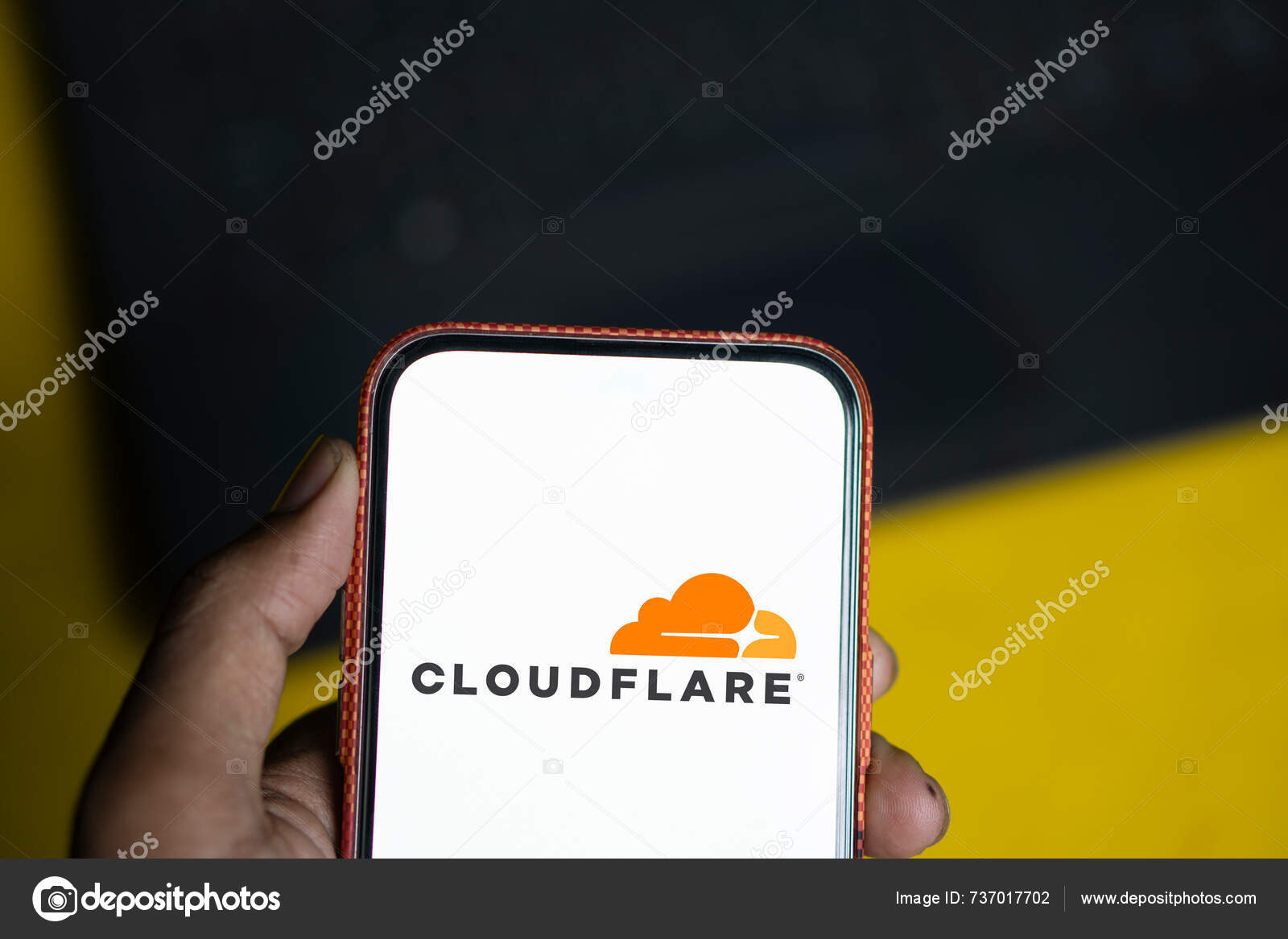 Dhaka Bangladesh Aug 2024 Cloudflare Logo Displayed Smartphone Cloudflare Based — Stock ...