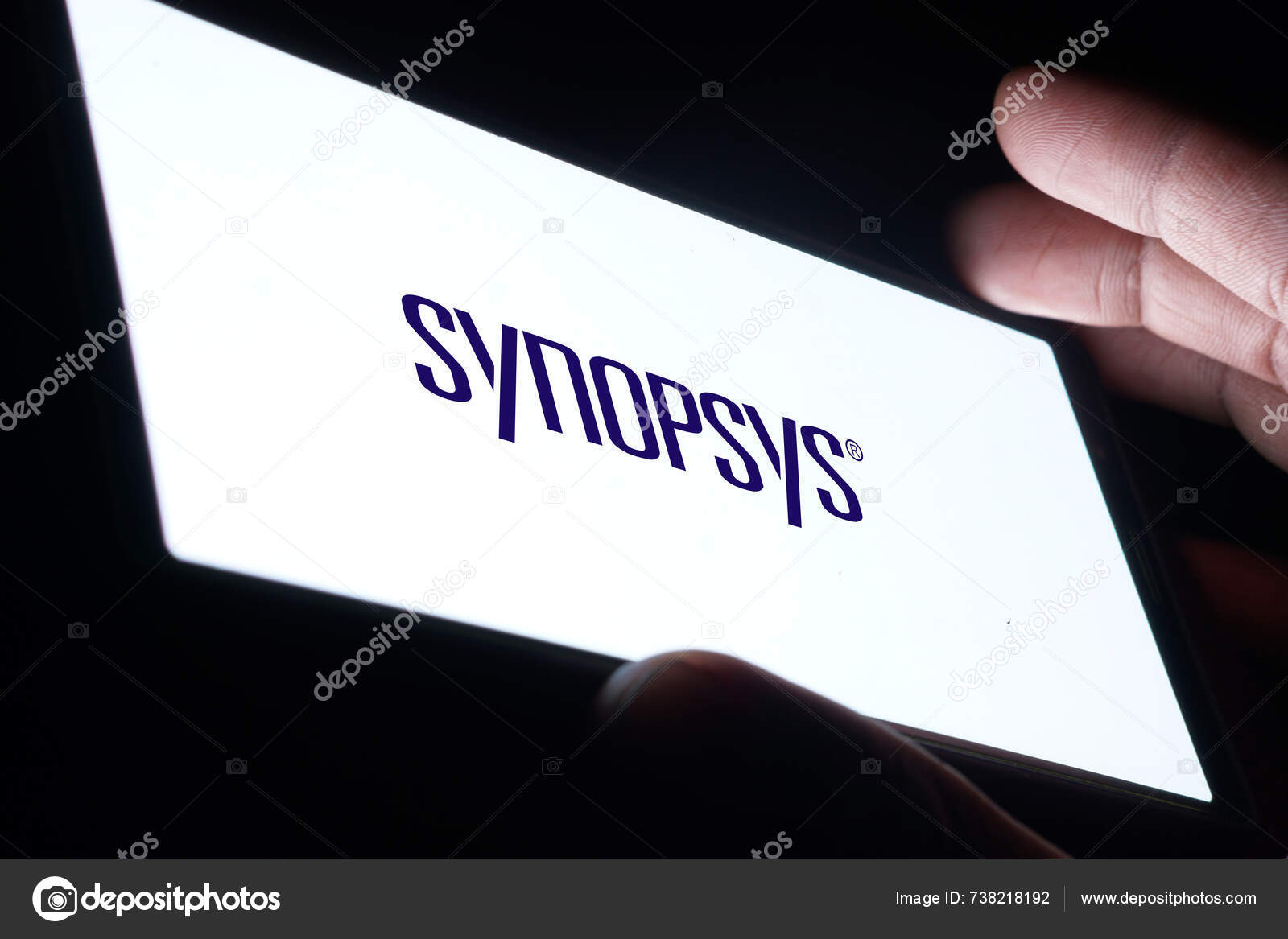 Dhaka Bangladesh Aug 2024 Synopsys Logo Displayed Smartphone Synopsys ...
