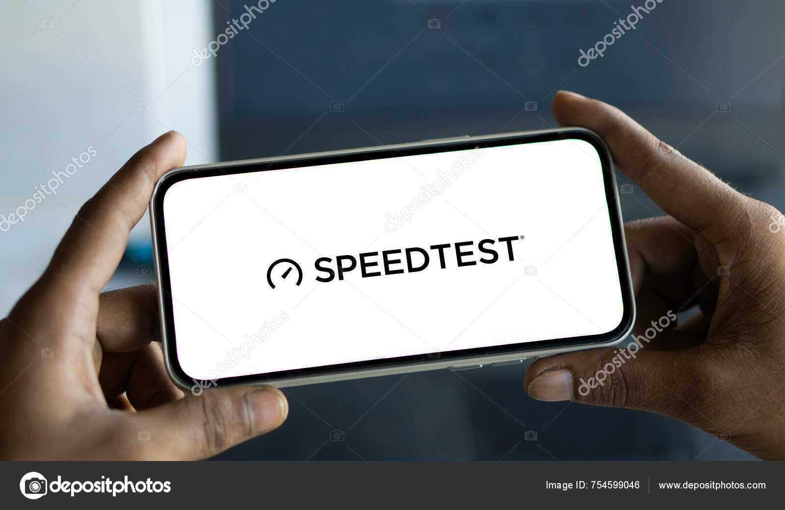 Dhaka Bangladesh Oct 2024 Speedtest Logo Displayed Smartphone — Stock ...