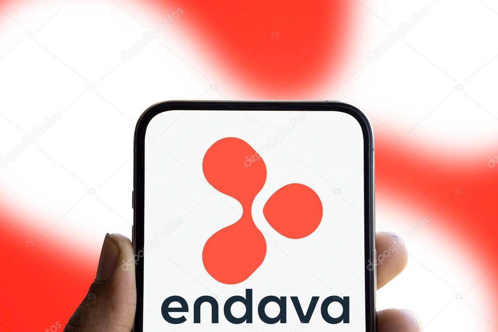 Dhaka, Bangladesh 16 Oct 2024: el logotipo de Endava se muestra en el teléfono inteligente. 2024