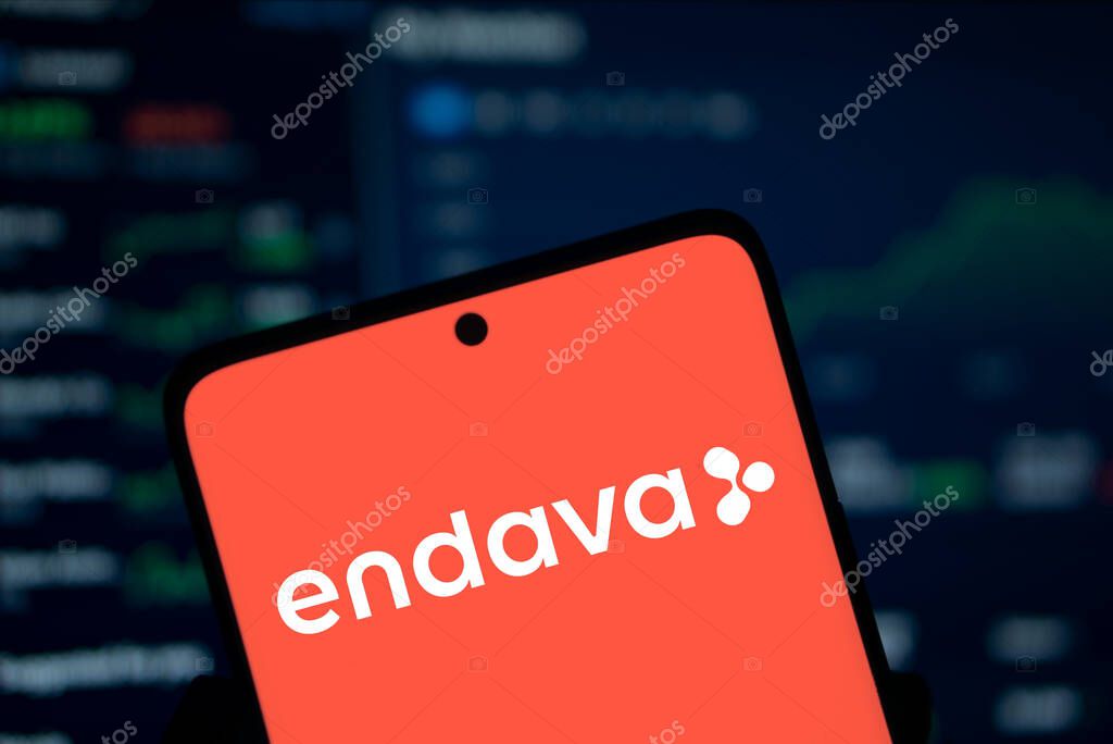 Dhaka, Bangladesh 16 Oct 2024: el logotipo de Endava se muestra en el teléfono inteligente. 2024