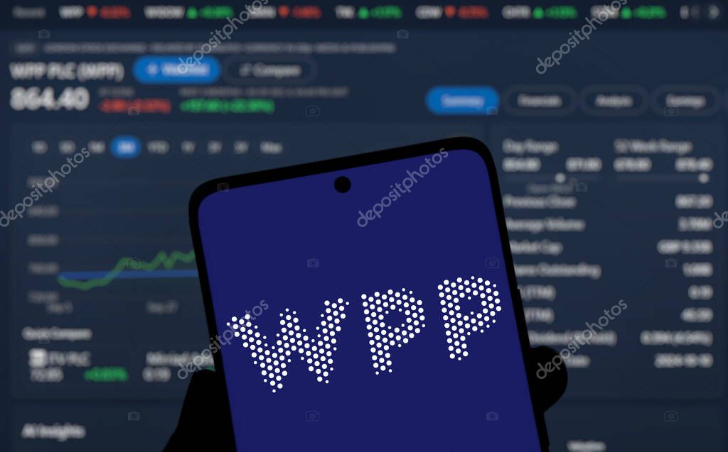 Dhaka, Bangladesh 5 Dic 2024: El logotipo de WPP se muestra en el teléfono inteligente. WPP plc ...