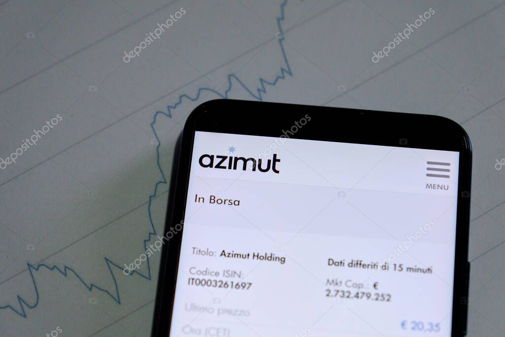Un teléfono inteligente muestra el logotipo de Azimut Holding spa, una ...