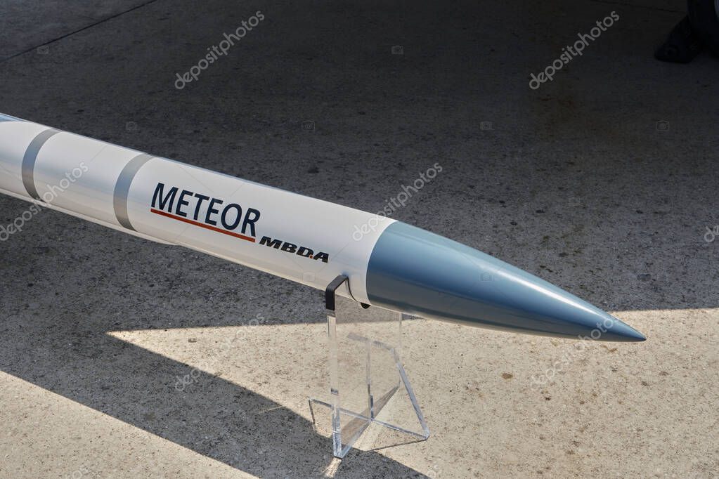 Primer plano de la cabeza de un misil aire-aire Meteor desarrollado por la empresa MBDA Systems ...