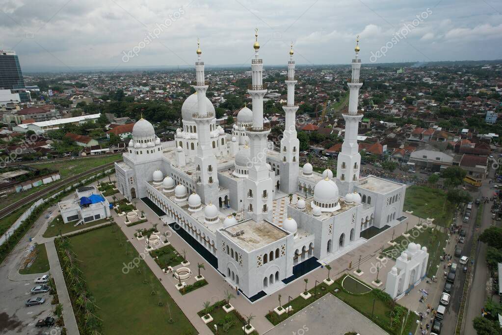Solo, Indonesia - December 31, 2022: Masjid Raya Sheikh Zayed in ...