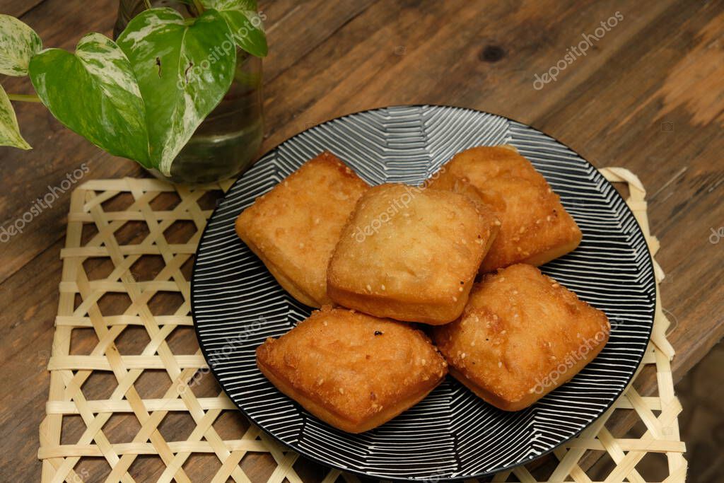 Odading o Galundeng es un dulce tradicional hecho de harina y azúcar en ...