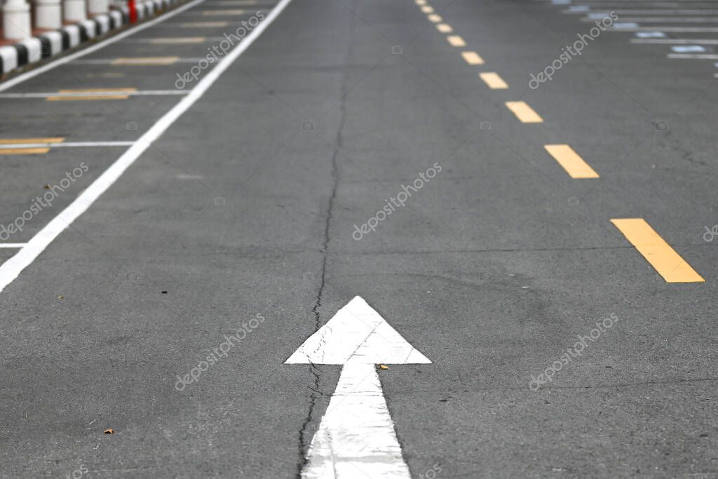 Flecha en línea recta en el camino, Concepto de planificación y desafío ...