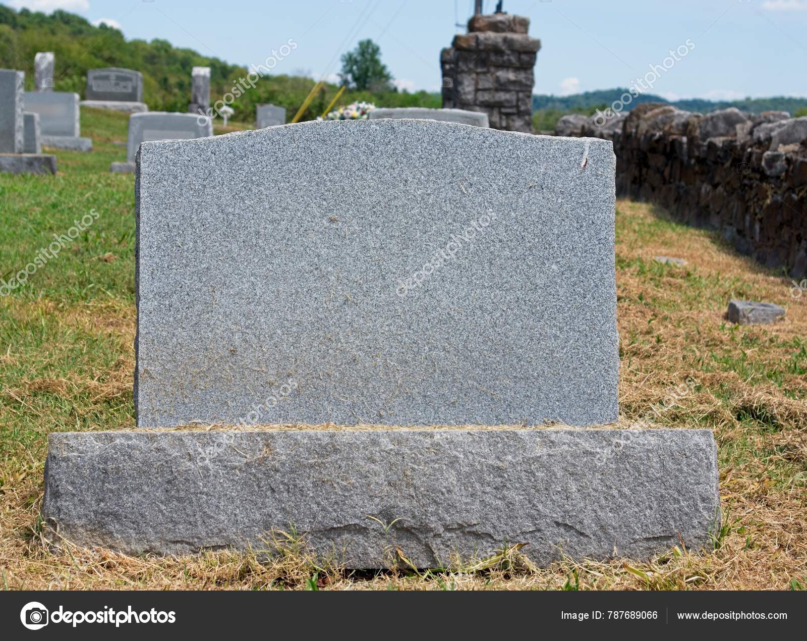 Lápida Blanco Cementerio — Foto de stock #787689066 © lawsonlee