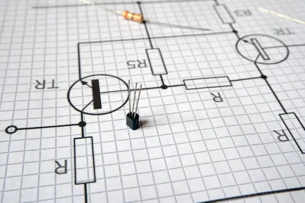 Transistor en el diagrama de circuito electrónico. 2025