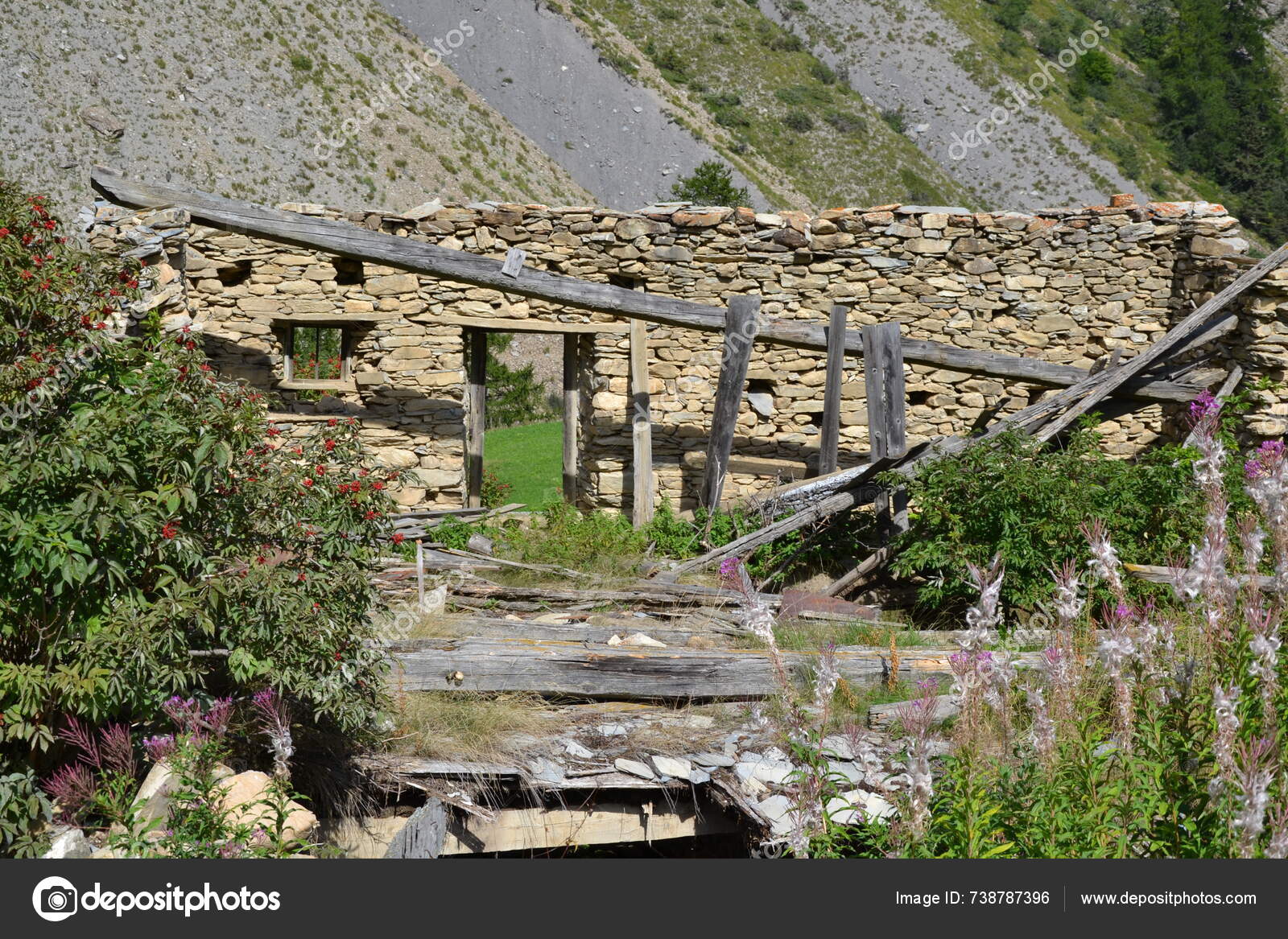 Abandoned Stone House Collapsed Roof Mountains Summer — Stock Editorial Photo © SabMarie #738787396