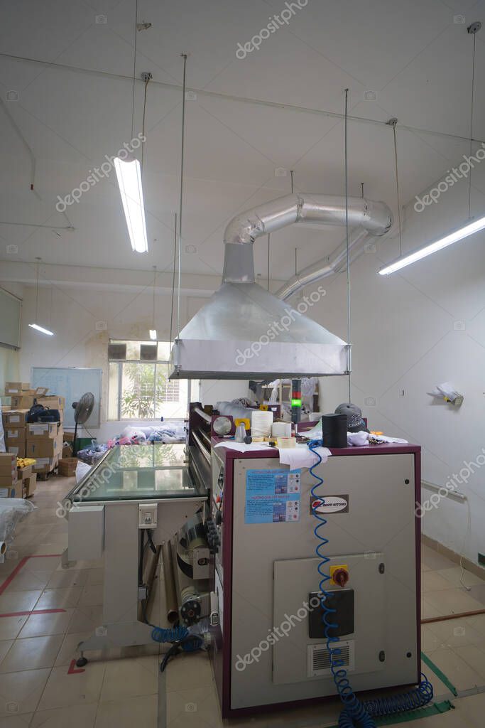 Ba Ria, VIETNAM - OCT 20, 2022: Fábrica de interiores Máquina de ...