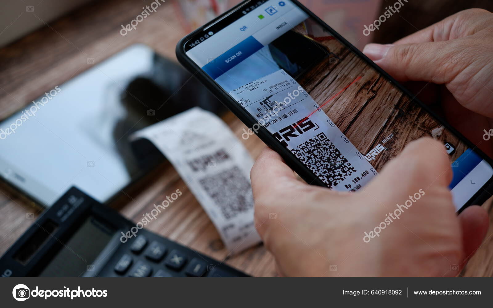 Qris Code Scan Smartphone Cashless Payment Payment Concept Jakarta ...