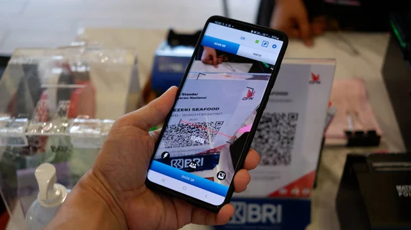 Cashier Scan Code Smartphone Drive Thru Cashless Payment Shopee Pay ...