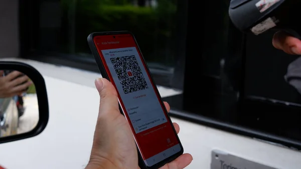 Cashier Scan Code Smartphone Drive Thru Cashless Payment Shopee Pay ...