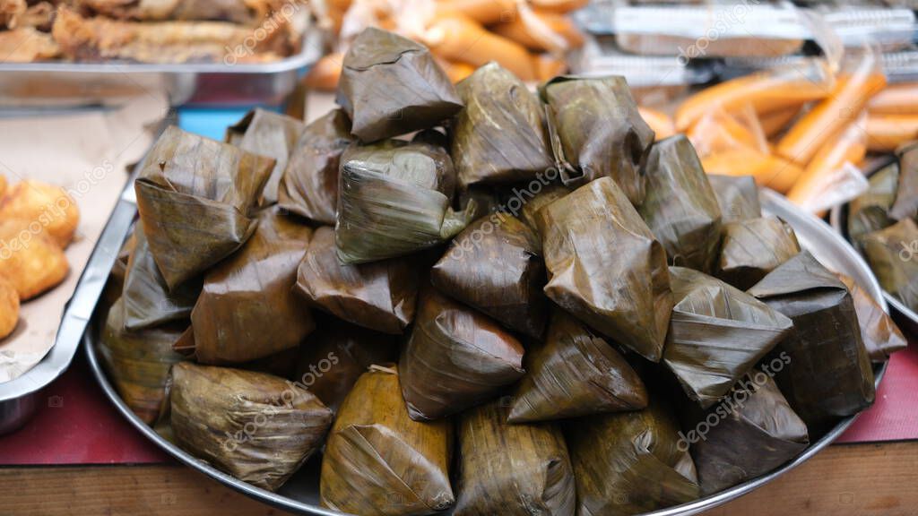 Arem-arem es un alimento en forma de arroz relleno de verduras o chile ...