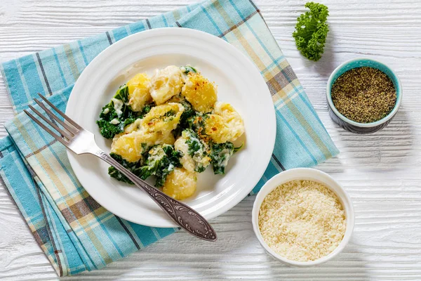 cheesy baked shell pasta with green leafy kale topped with crispy ...
