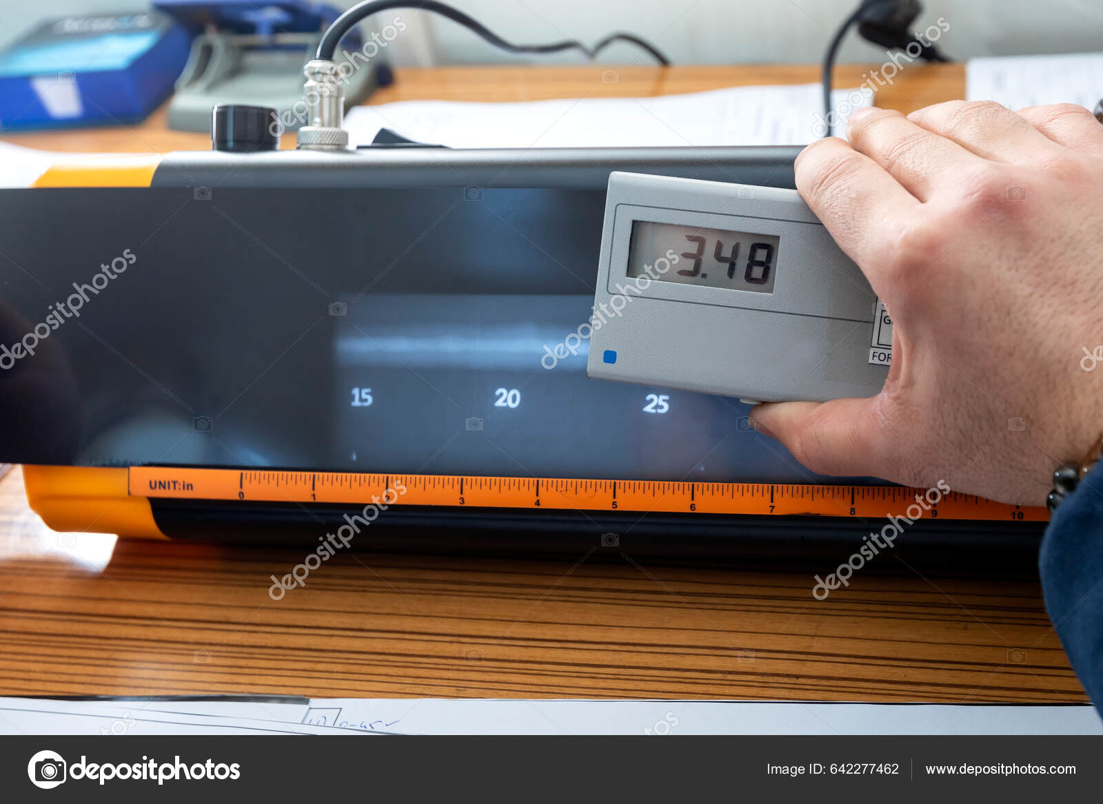 Inspector Measuring Density Radyograph Film Densitometer Densitometer ...