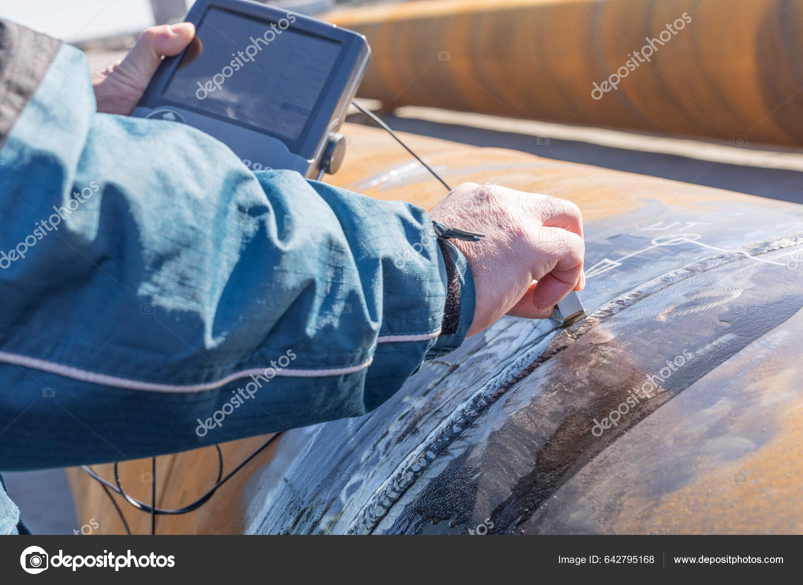 Engineer Inspection Pipe Welds Ultrasonic Testing Reflected Ultrasound ...