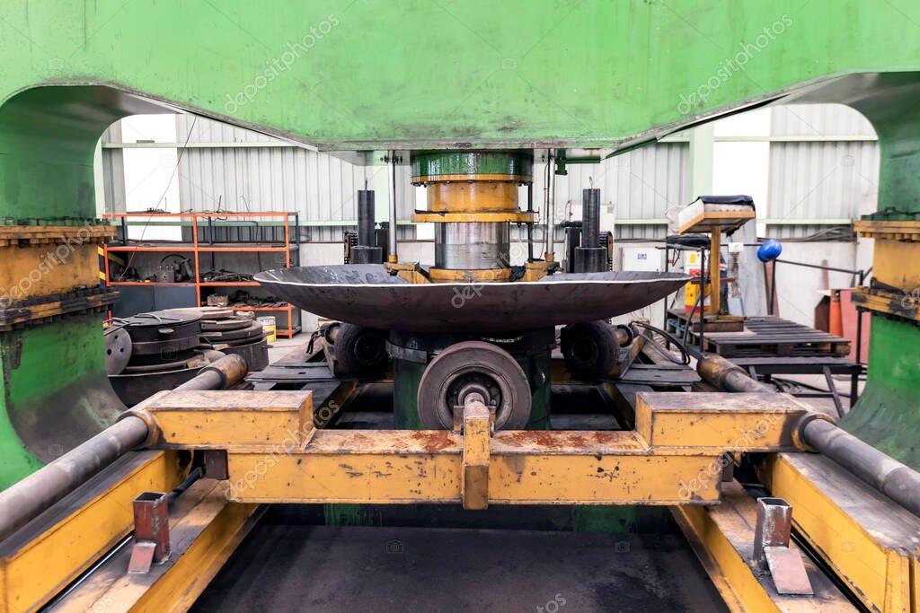 View of the torispherical (or flanged and dished head), hemispherical ...