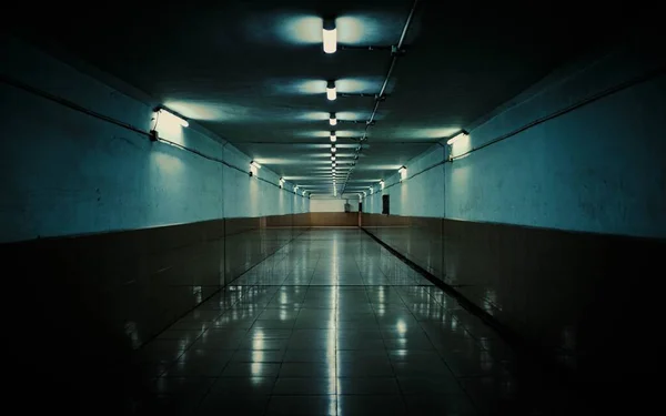 Dark hospital hallway images libres de droit, photos de Dark hospital ...