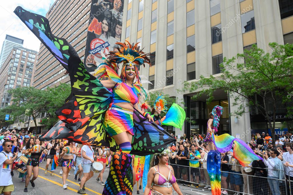 Toronto Canadá Junio 2024 Los Pueblos Participan Desfile Anual Del ...
