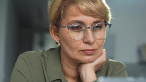 586 vídeos de Recordando mujer, metraje de Recordando mujer sin ...