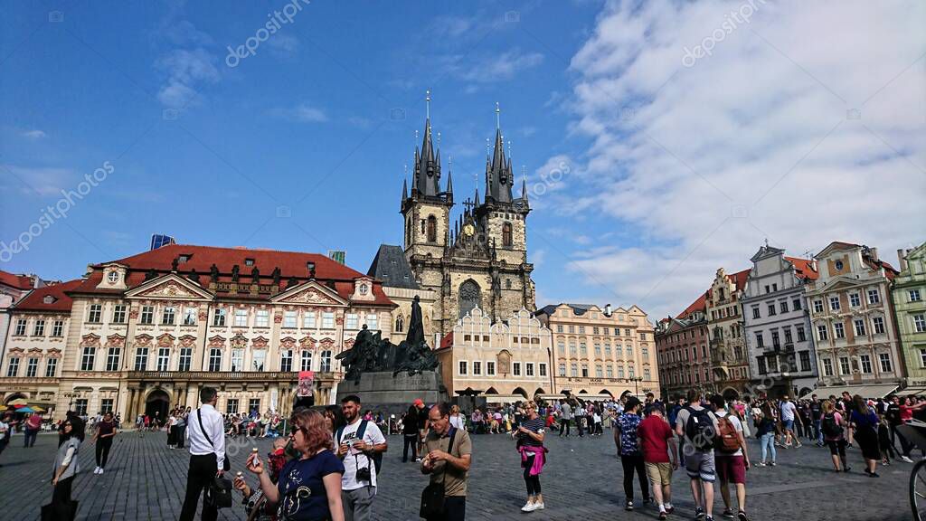 Praga, Chequia - 12 jun 2018: Una vista ocupada de los turistas ...