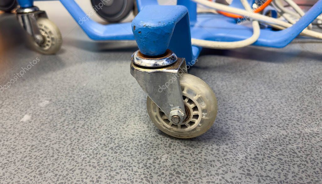 ruedas del carro simbolizan el movimiento, el transporte y el progreso ...