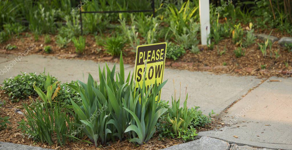 Navegando el viaje de la vida con el letrero peatonal. Un símbolo de ...