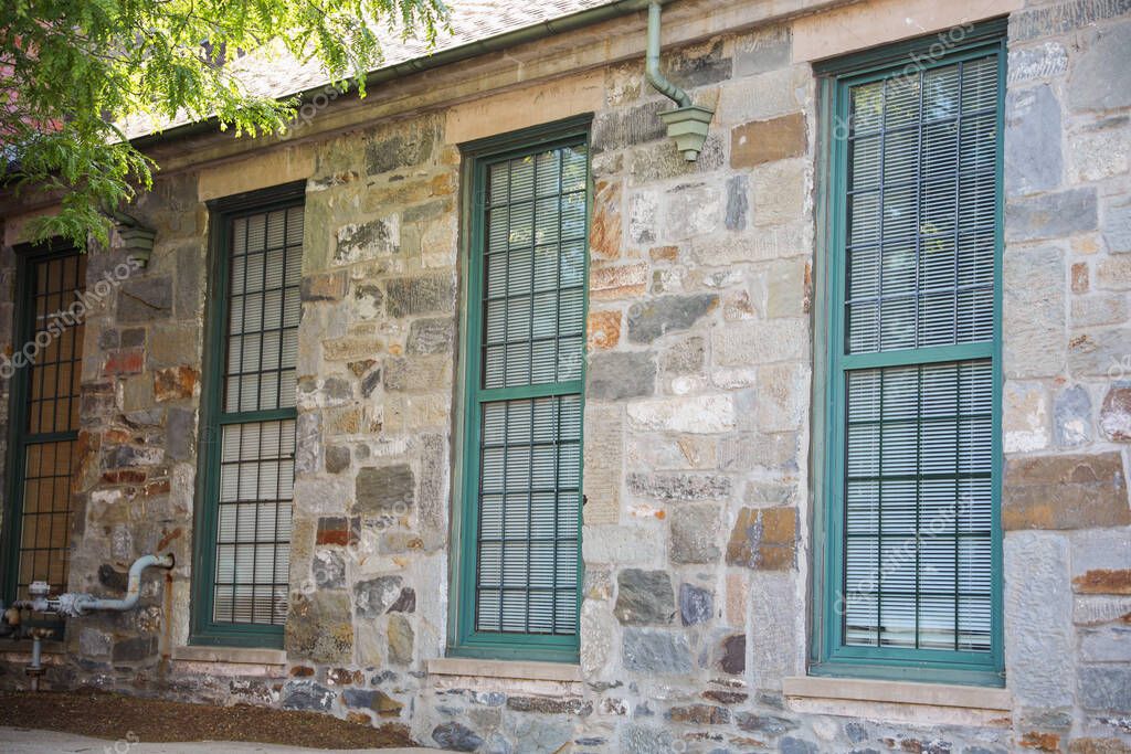 Símbolo de fuerza y estabilidad, los edificios de piedra evocan una sensación de permanencia y ...