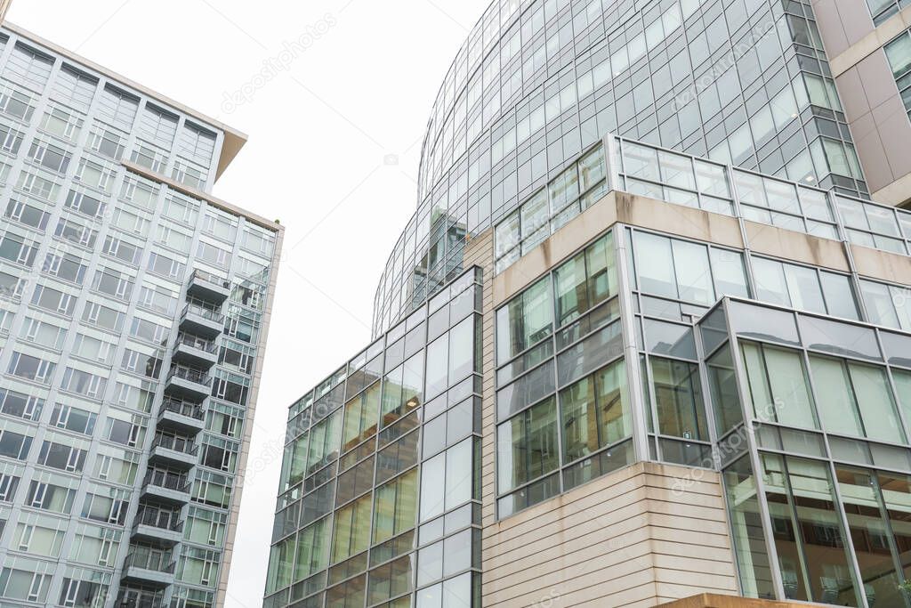 edificio moderno en el corazón del distrito financiero, que simboliza el progreso y la ...