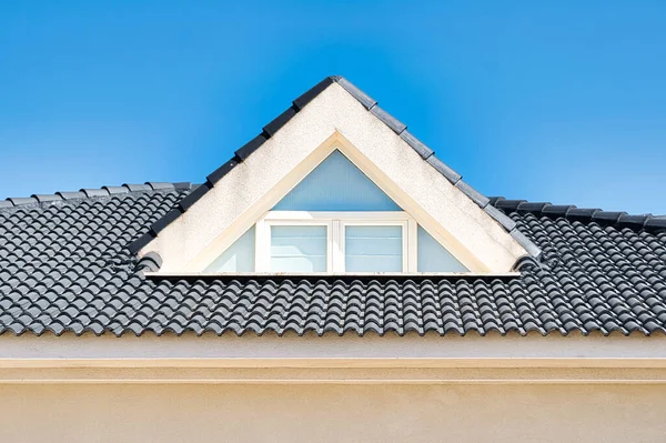 Black White Shot House Tiled Roof Chimney Stock Photo by ©lmperez 658970190