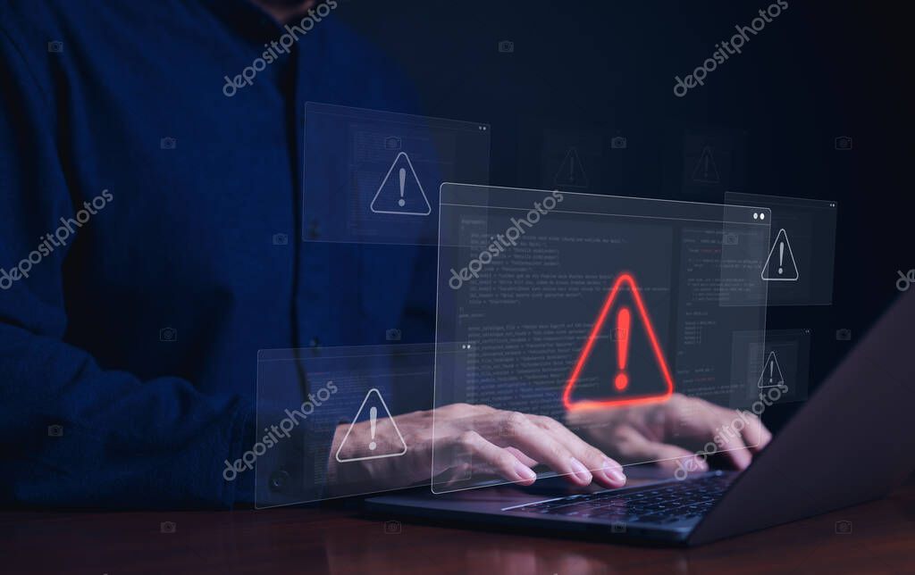 Concepto de alerta de ciberseguridad. Persona que utiliza el ordenador ...