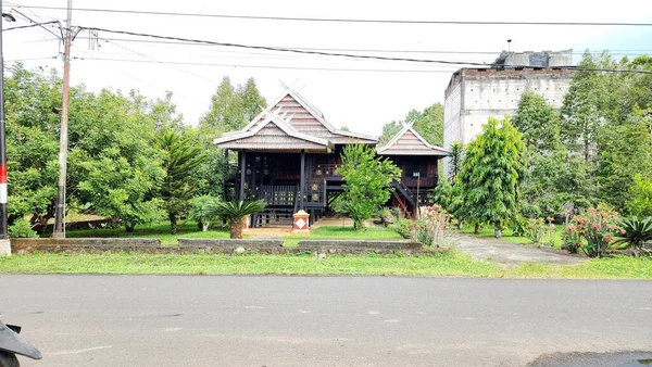 Diseño tradicional de la casa de la tribu Bugis, Sulawesi del Sur ...