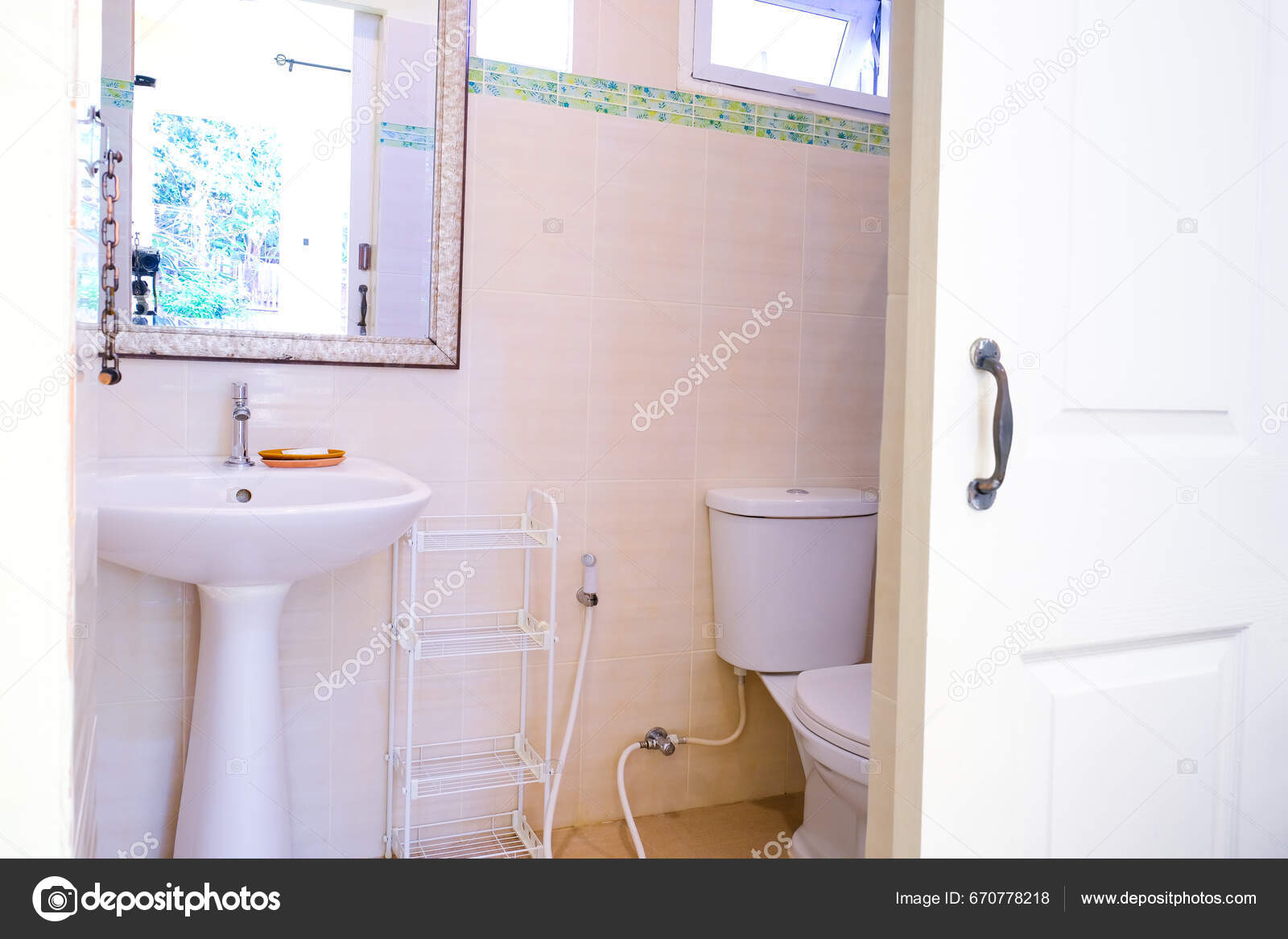 Toilet Bowl Modern Bathroom Flush Toilet Clean Bathroom — Stock Photo ...
