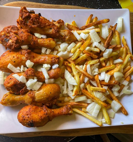 Poutine au poulet images libres de droit, photos de Poutine au poulet ...