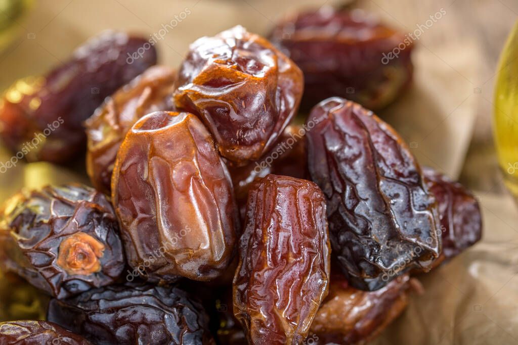 Close-Up 4K Ultra HD Imagen de fechas secas con un corte 2024