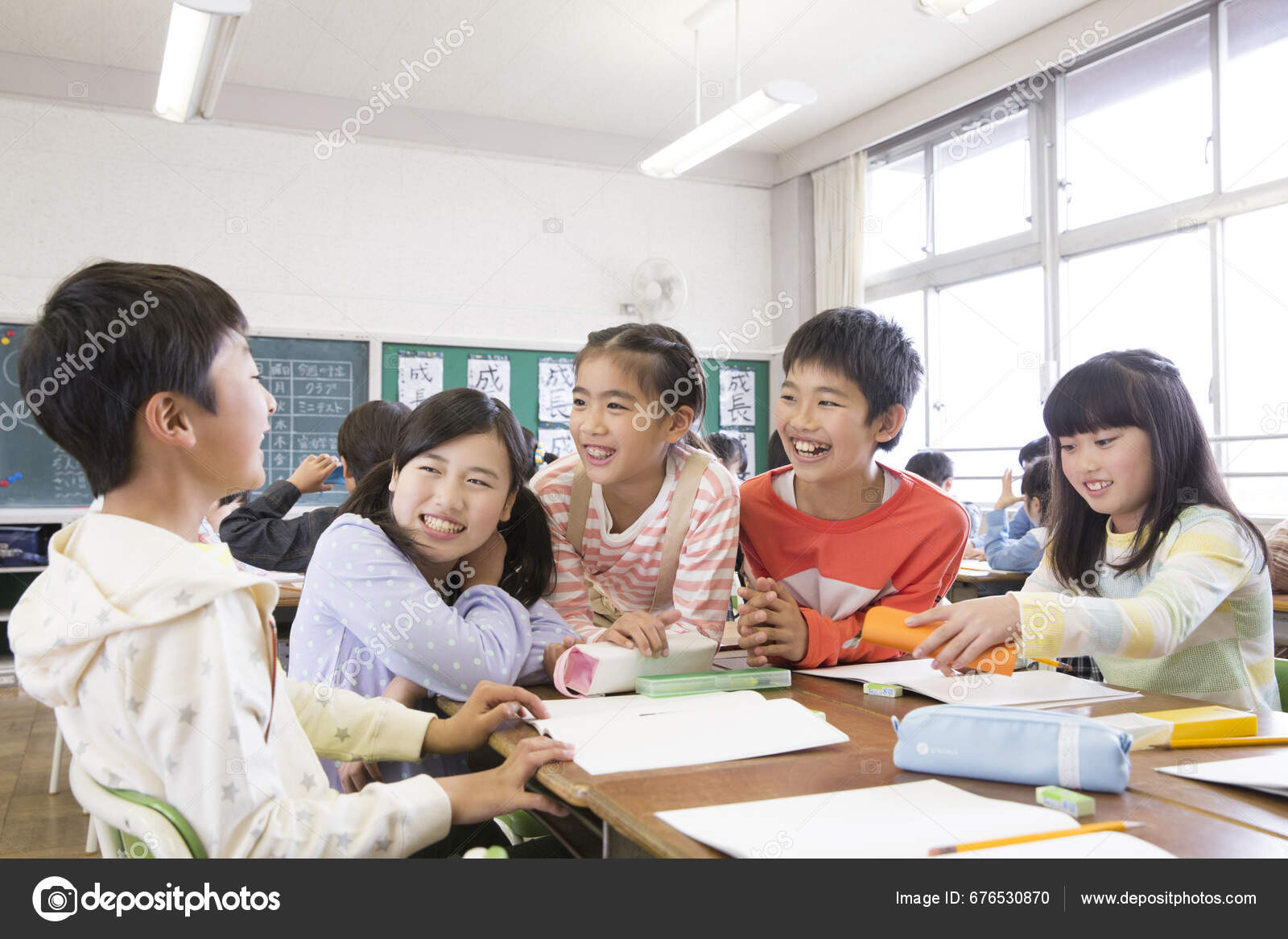 Japanese Children Working Together Classroom Teamwork Concept — Stock ...