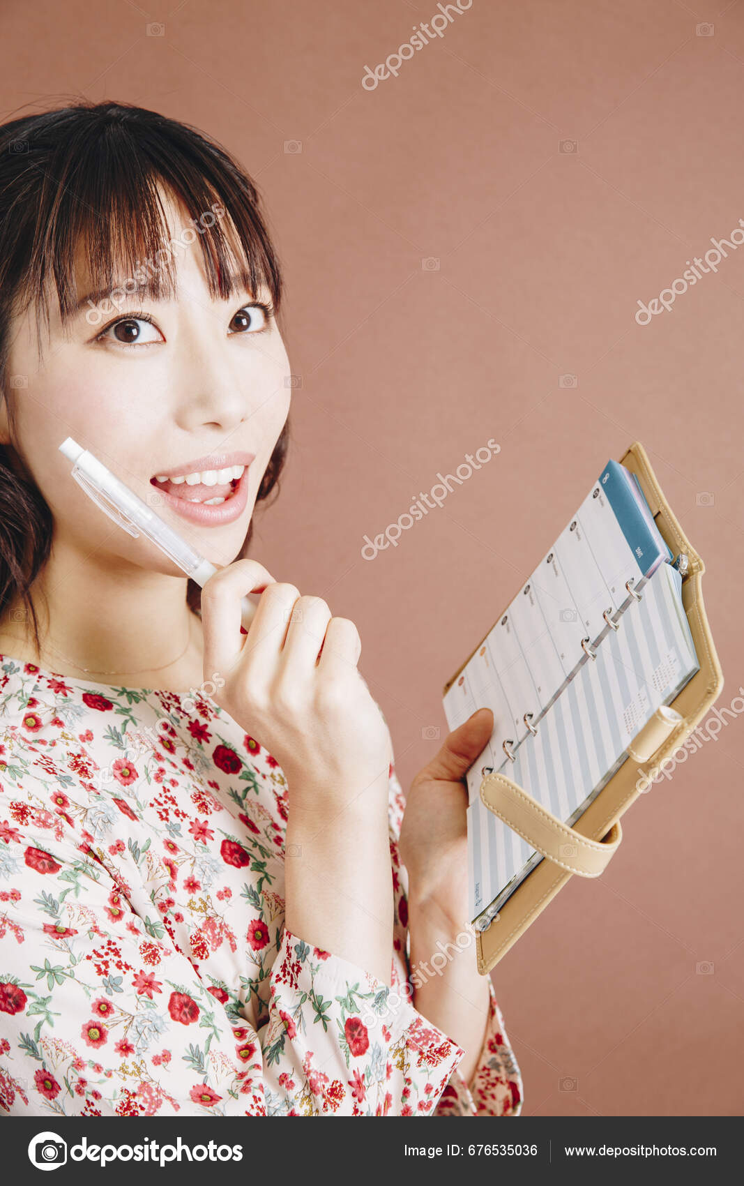 Asian Girl Notepad Studio Shot — Stock Photo © Paylessimages #676535036