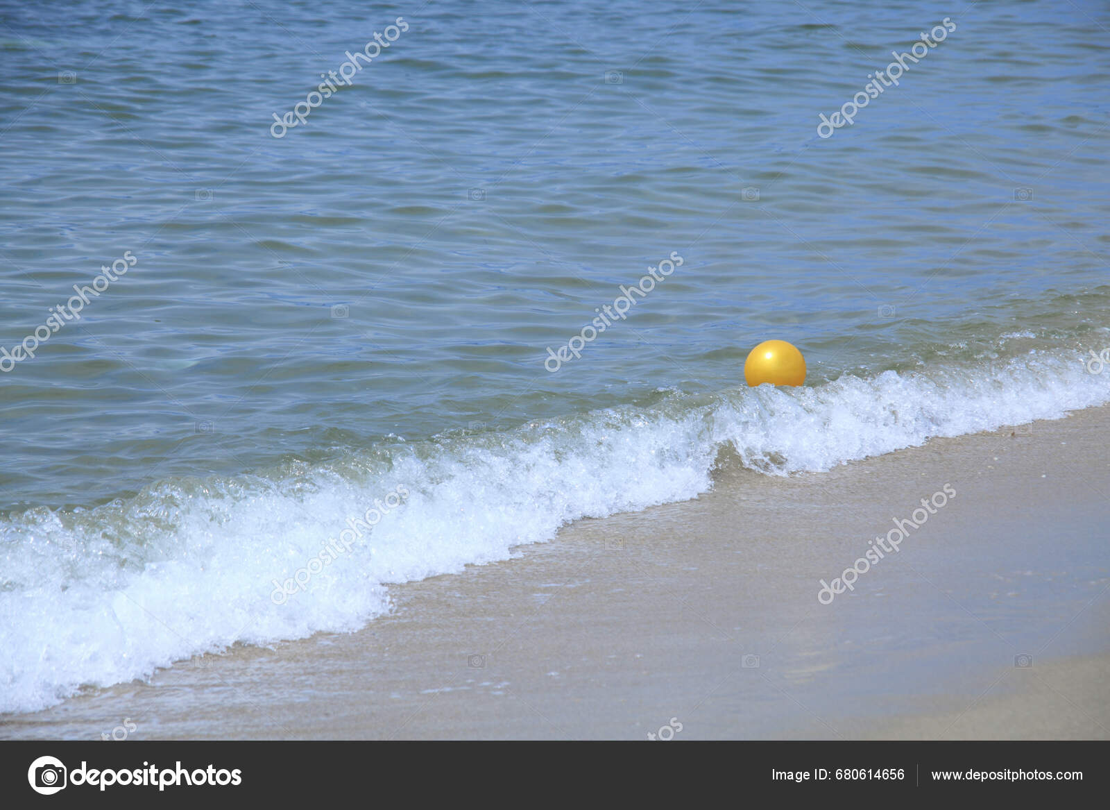 Yellow Ball Sea Water Beach — Stock Photo © Paylessimages #680614656