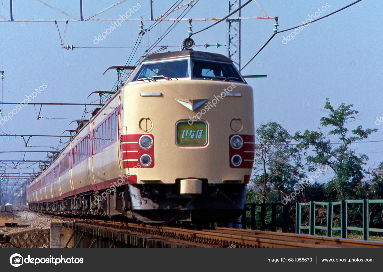 Train Moving Railroad — Stock Editorial Photo © Paylessimages #681058670