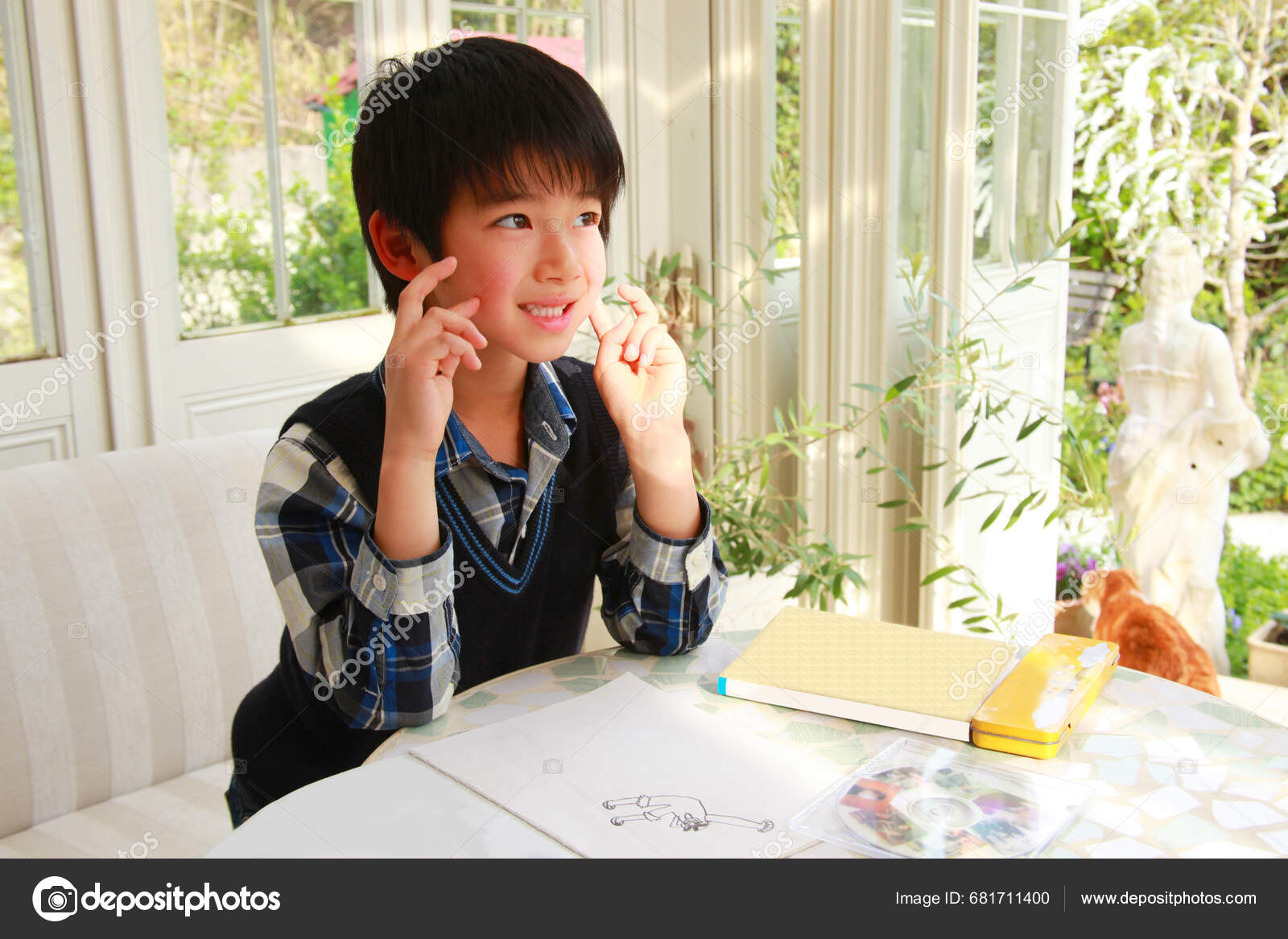 Little Asian Boy Drawing Picture Home — Stock Photo © Paylessimages ...