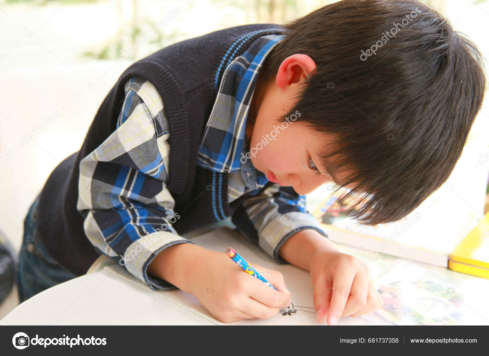 Little Asian Boy Drawing Picture Home — Stock Photo © Paylessimages ...