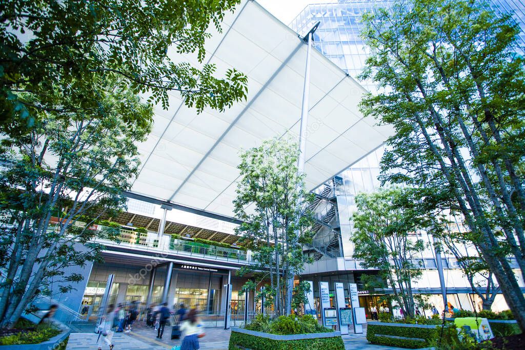 Chuo Ward, Tokio. Salida Yaesu de la estación de Tokio. Edificios ...